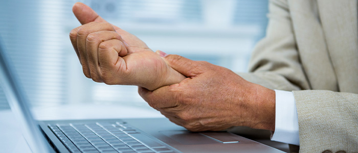 How Cold Weather and Barometric Changes Affect Joint Pain in ...